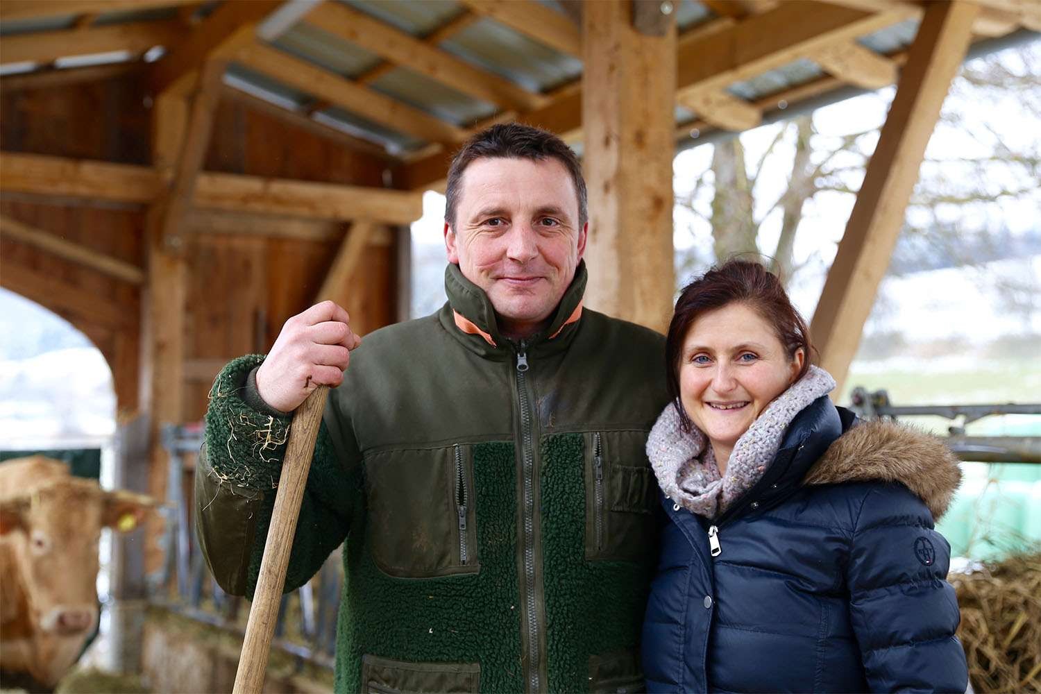 Bauer Alexander Raible hält seine Rinder artgerecht und mit liebevoller ...