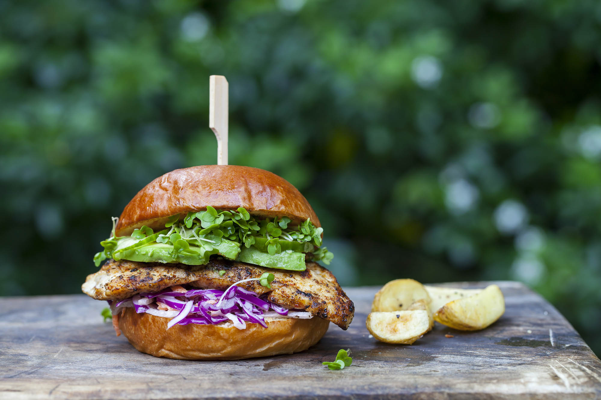 Hähnchen-Burger mit Avocado und Rotkohl | Kaufnekuh Rezept | Kaufnekuh